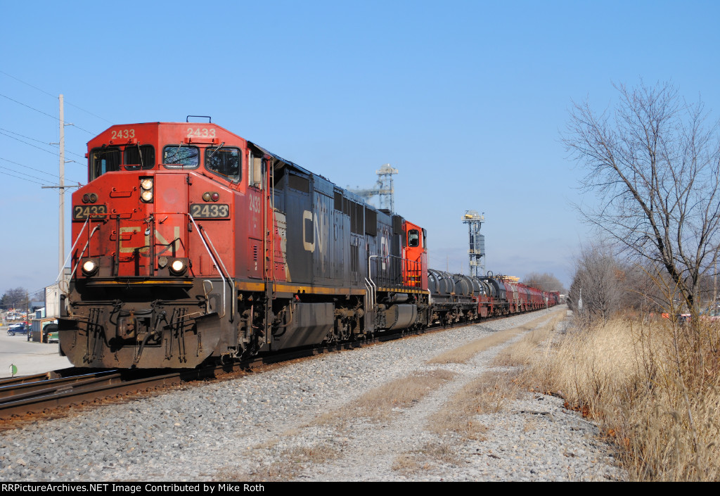 CN 2433 goes southbound and hammer down